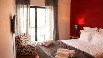 Quartos insonorizados, berços/camas para crianças grátis, Wi-fi grátis