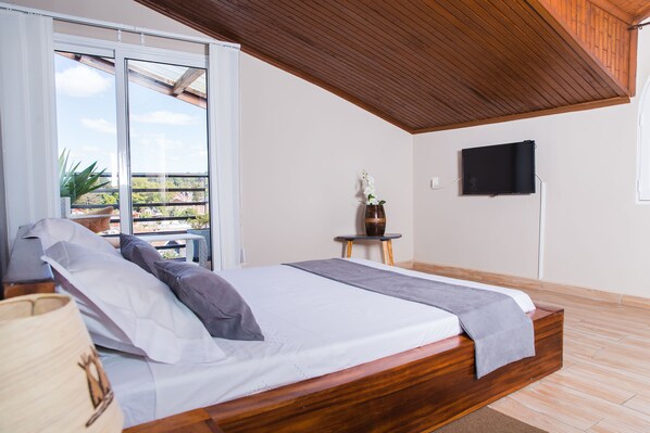 Quarto Duplo Comfort, 1 cama queen-size, vista para o vale | Secretária, quartos insonorizados, ferro/tábua de engomar, Wi-fi grátis