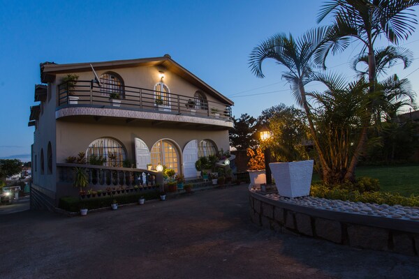 H&h  Chambre De Charme - Antananarivo
