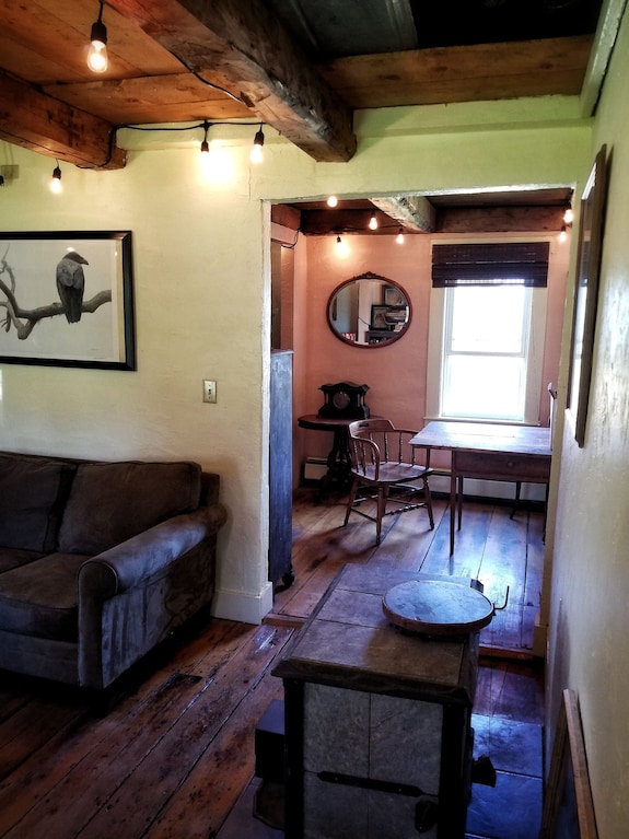 Cabine Intemporelle Sur Une Route De Campagne Tranquille - Vermont