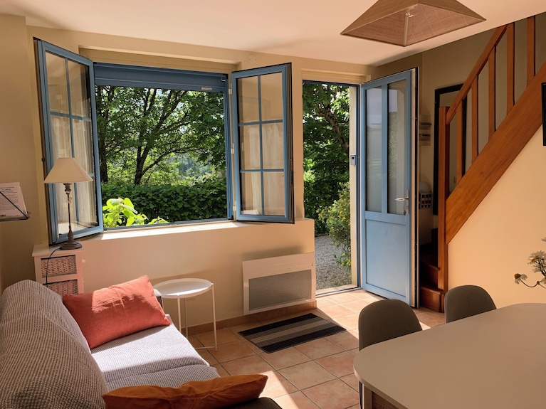 Gîte Tout Confort Dans Un Domaine Boisé Au Bord De La Piscine Près De Sarlat - Périgord