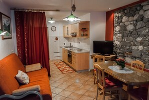 Apartamento Clássico, várias camas, vista para a montanha | 1 quarto, cofre no quarto, cortinas/cortinados opacos