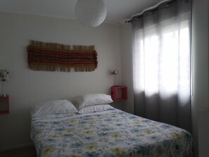 Casa Familiar, 3 quartos | Ferro/tábua de engomar, Wi-fi grátis, roupa de cama fornecida 