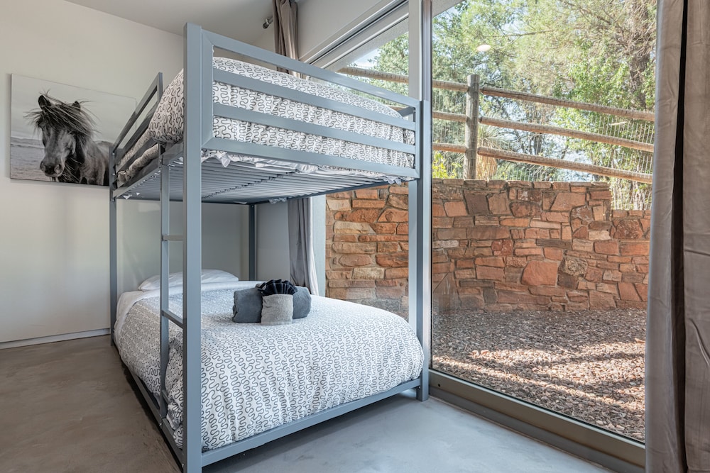 Luxury-bocce Ball, Hammock, Hot Tub, Fire-lit Stargazing, Views, Location, Upscale Decor! - Sedona, AZ