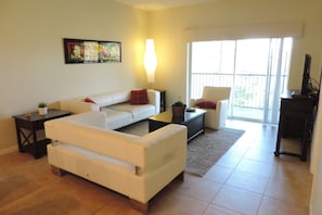 Apartamento, 3 quartos | Área de estar