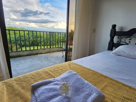 Quarto Duplo Superior, 1 cama de casal, não fumadores | Minibar, Wi-fi grátis, roupa de cama fornecida 