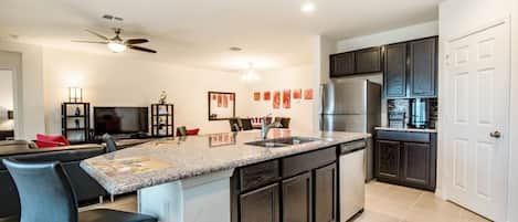 Casa, várias camas (Fantastic 4 Bed 3 Bath Villa) | Refeições no quarto
