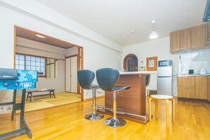 Quarto Standard | Sala de estar | TV de ecrã plano 