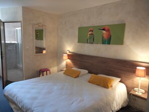 Quarto casal | Individualmente decorados, individualmente mobiliados, escrivaninha