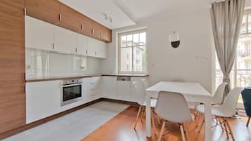 Apartamento | Cozinha privada | Geladeira, fogão, cooktop, lava-louças