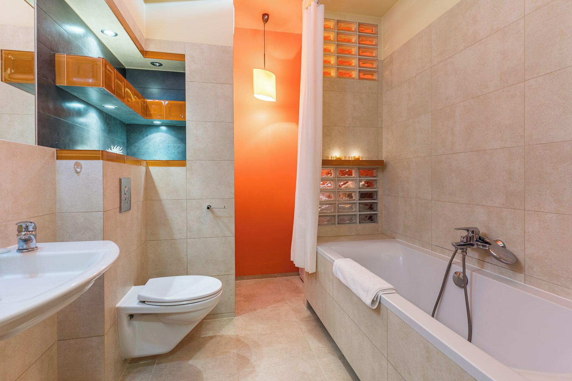 Apartamento | Banheiro | Chuveiro/banheira combinados, produtos de toalete grátis
