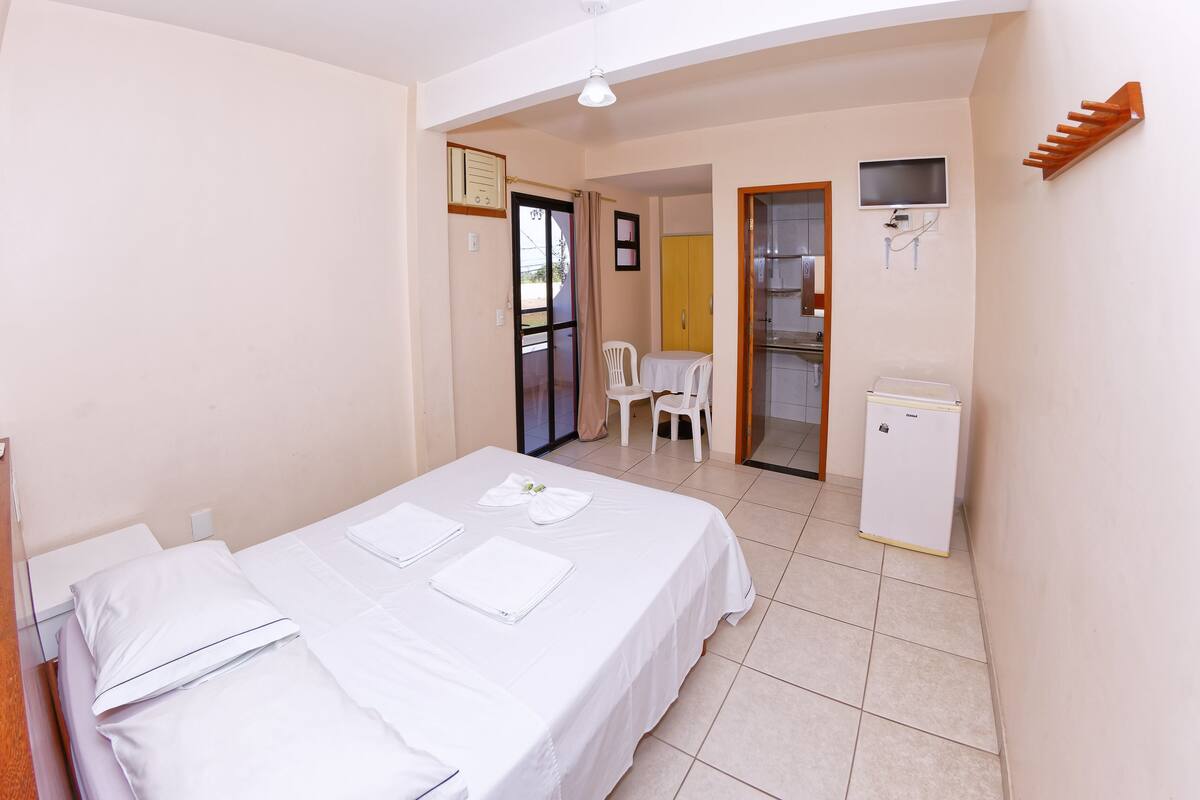 Quarto Duplo Comfort, 1 cama de casal | Cortinas/cortinados opacos, ferro/tábua de engomar, Wi-fi grátis