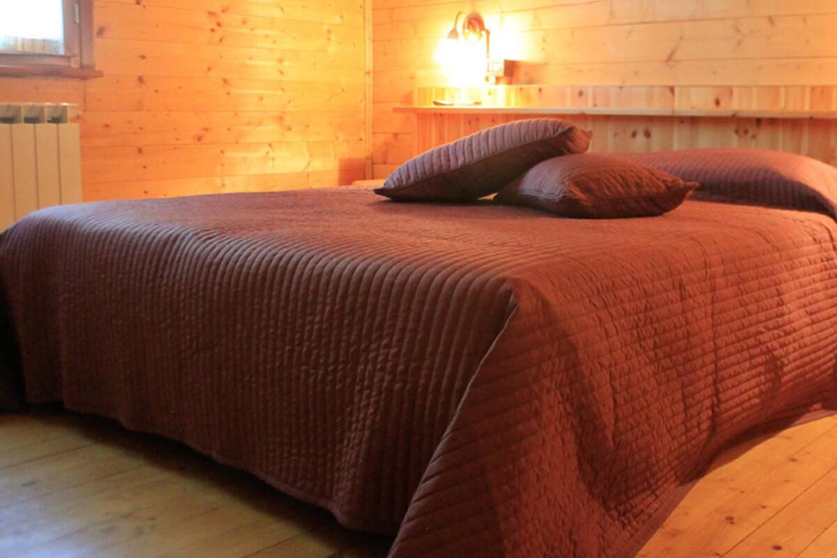 Quarto Triplo Standard, vista para a montanha | Berços/camas para crianças, Wi-fi grátis, roupa de cama fornecida