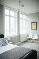 Apartamento, 2 quartos (The Old Storefront) | Cortinas blackout, Wi-Fi de cortesia, roupa de cama