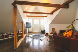 Loft, 3 quartos (The Old Warehouse) | Área de estar | TV de tela plana