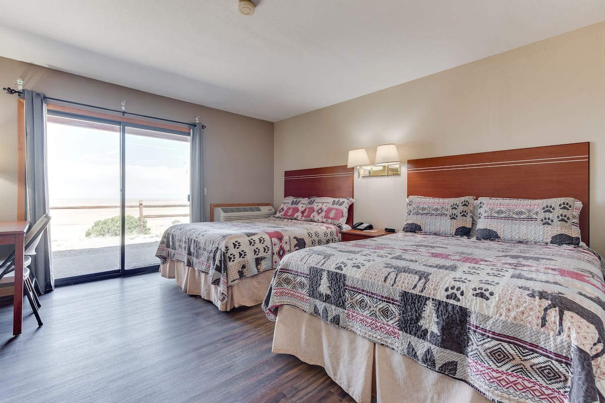 Cortinas/cortinados opacos, Wi-fi grátis, roupa de cama fornecida