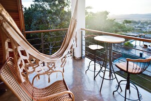 Minibar, cortinas/cortinados opacos, ferro/tábua de engomar 