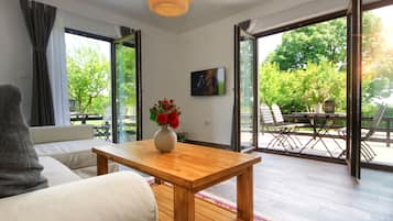 Apartamento Comfort, terraço | Sala de estar | Smart TV, Netflix