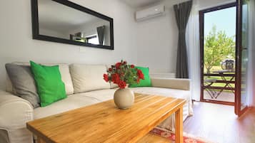 Apartamento Comfort, terraço | Sala de estar | Smart TV, Netflix