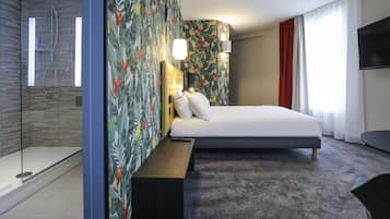 Quarto premium, 1 cama de casal | Escrivaninha, espaço de trabalho para notebook, cortinas blackout