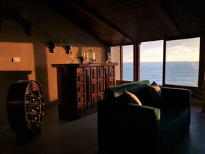 Apartamento, 3 quartos, vista para o mar | Sala de estar