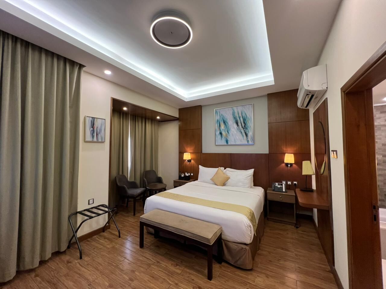 Quarto Superior, 1 cama queen-size | Cofre no quarto, quartos insonorizados, Wi-fi grátis 