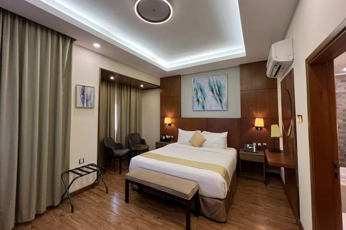 Quarto Superior, 1 cama queen-size | Cofre no quarto, quartos insonorizados, Wi-fi grátis