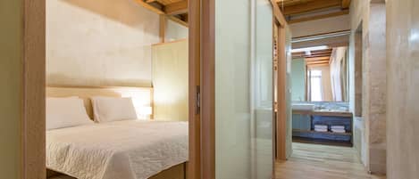 Quarto casal ou duplo executivo | Roupas de cama antialérgicas, frigobar, cofres nos quartos