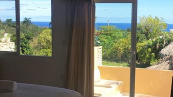 Quarto luxo, 1 cama King, para não fumantes | Terraço/pátio