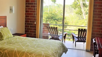 Suíte estúdio júnior, 1 cama Queen, vista para a montanha | Frigobar, cofres nos quartos, escrivaninha, quartos à prova de som