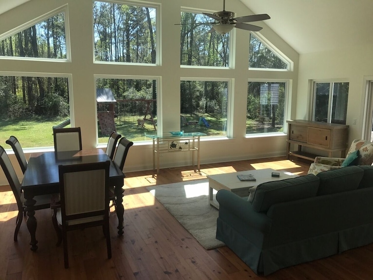 ビューフォートのダウンタウンから数分のプールがある5エーカーの高級住宅 - ビューフォート, SC