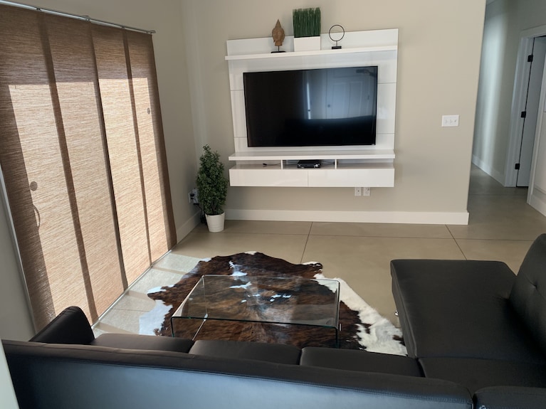 Modern 3 Bedroom Executive House By Afb - Derby, KS