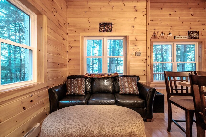 Lakeside Cabin Nestled In The Pines - 挪威