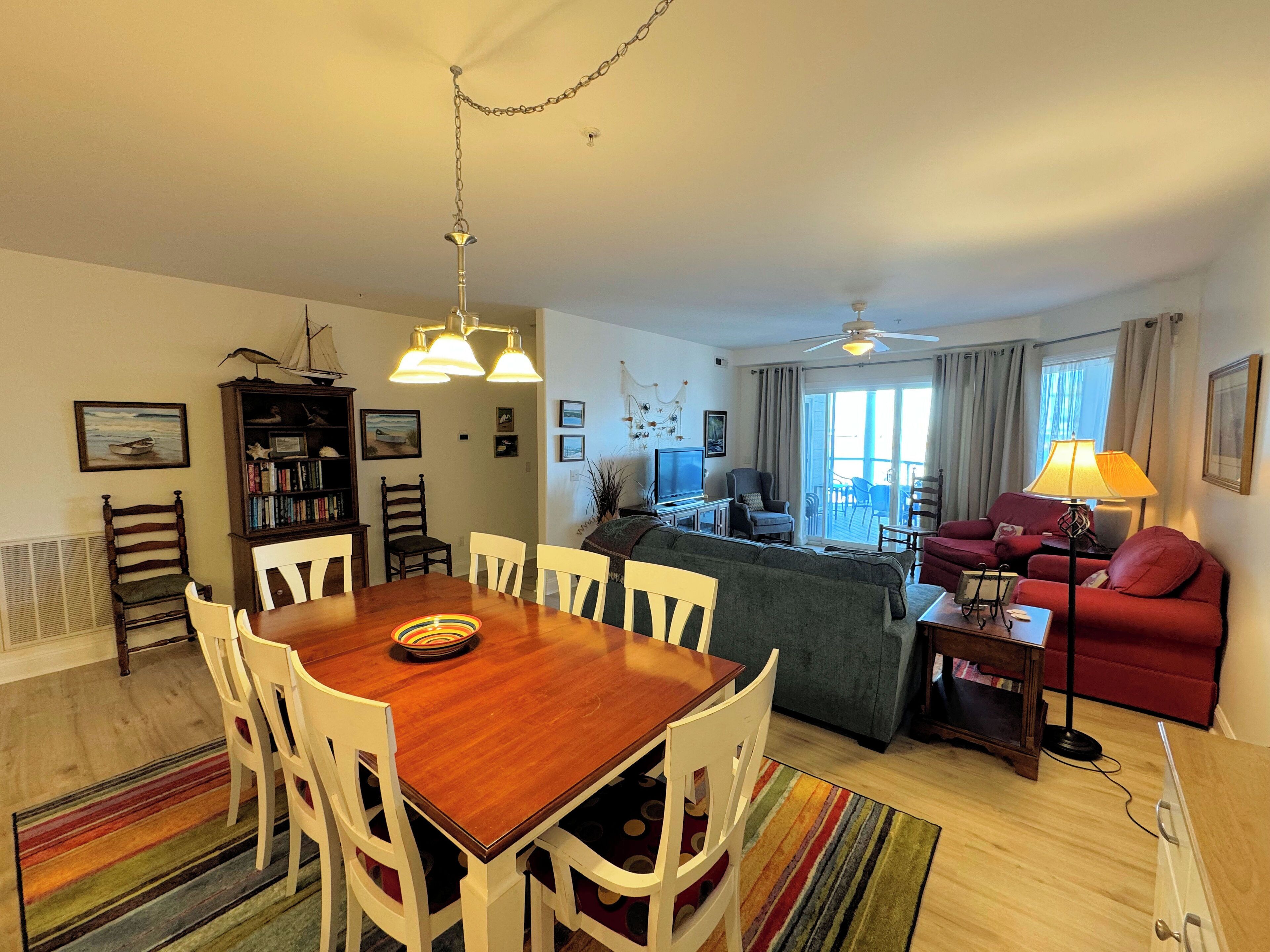 Chincoteague Getaway On The Bay - Water Front,pool ,In Town ,Linens & Towels - Chincoteague, VA