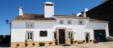 Fachada da propriedade