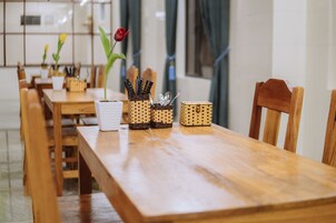 Pequenos-almoços servidos, cozinha local e internacional 