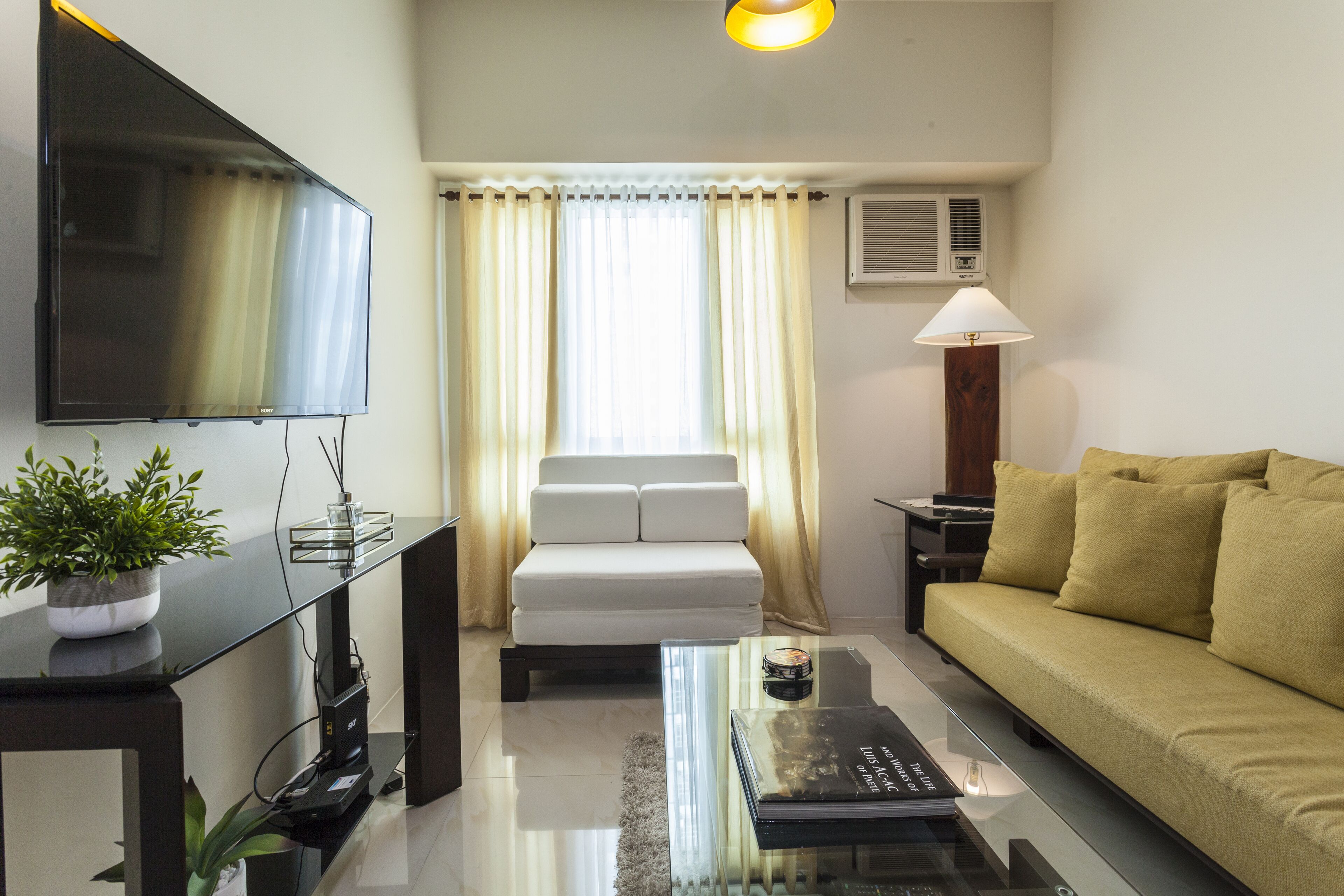 One Bedroom Home/office With Parking In Makati - Taguig