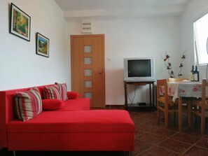 Apartamento, vista para a montanha (4 Adults) | Sala de estar | Televisor 