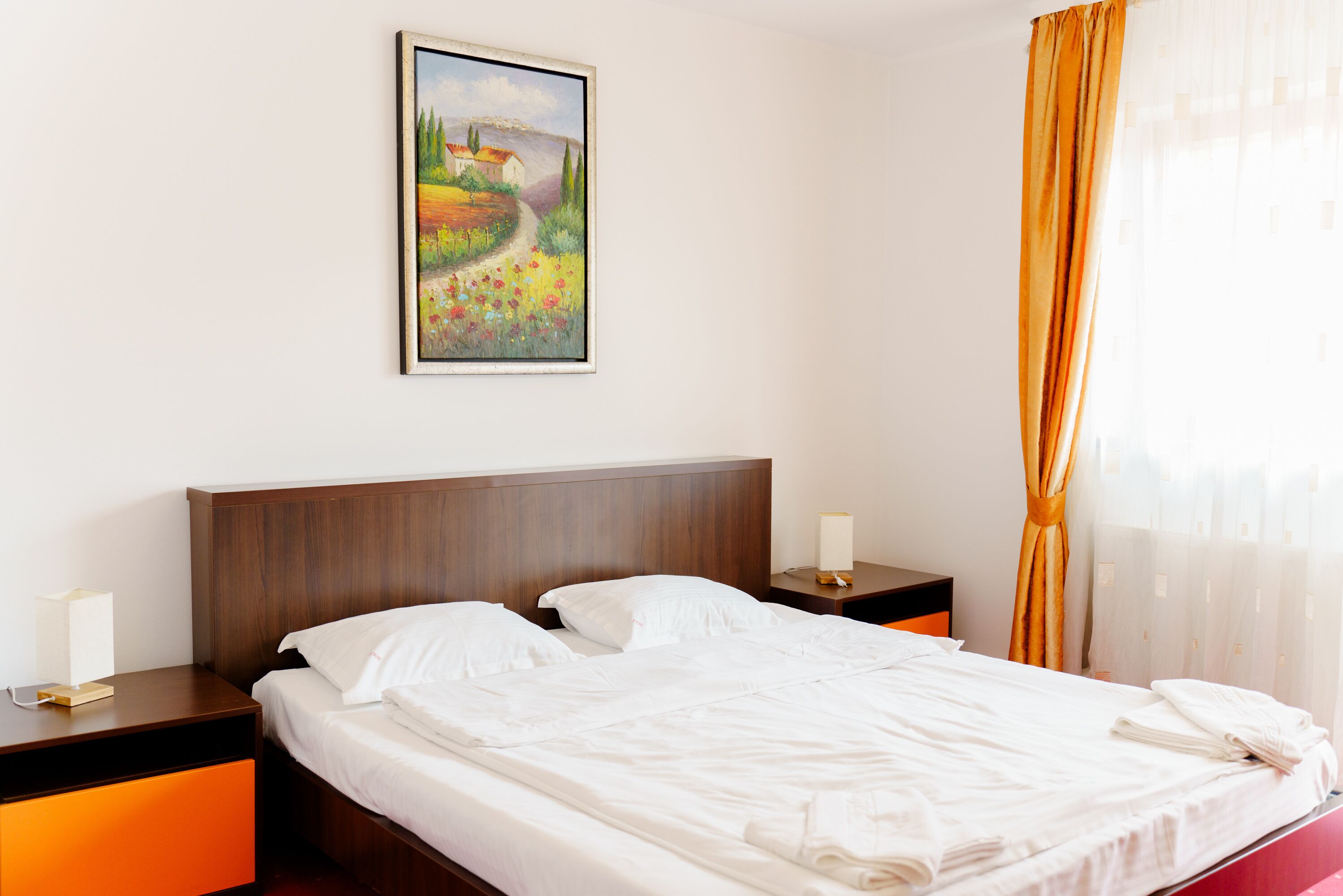 Quarto Duplo Superior, 1 cama queen-size | Cofre no quarto, com decoração personalizada 