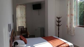 Minibar, cofre no quarto, Wi-fi grátis, roupa de cama fornecida