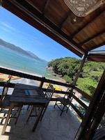 Suíte panorâmica, vista para o oceano | Terraço/pátio
