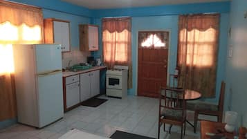 Suite-Estúdio Tradicional, 2 camas de casal, vista para a montanha | Cozinha privada | Uma torradeira, mesas de jantar