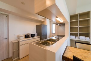 Condo | Cozinha privada | Geladeira, micro-ondas, cooktop, chaleira elétrica