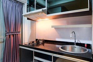 Quarto | Cozinha privada | Geladeira, micro-ondas, cooktop, chaleira elétrica