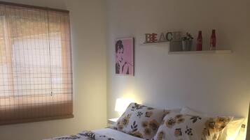 Apartment, 3 Bedrooms, River View | Individualmente decorados, individualmente mobiliados, cortinas blackout
