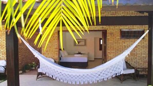 Suite Deluxe, 1 cama queen-size, vista para a piscina | Comodidade do quarto