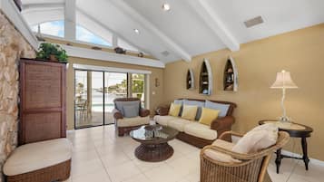 Casa, várias camas (Boater’s paradise with unmatched wate) | Sala de estar