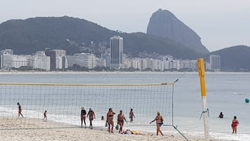 Perto da praia, praia de areia branca, 3 bares na praia