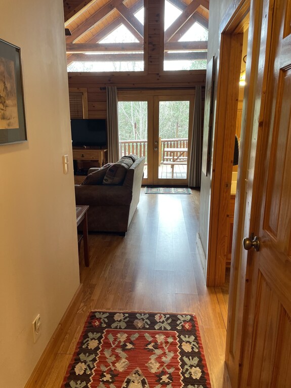 Daybreak Log Getaway - New Hot Tub! - Nottely Lake, GA