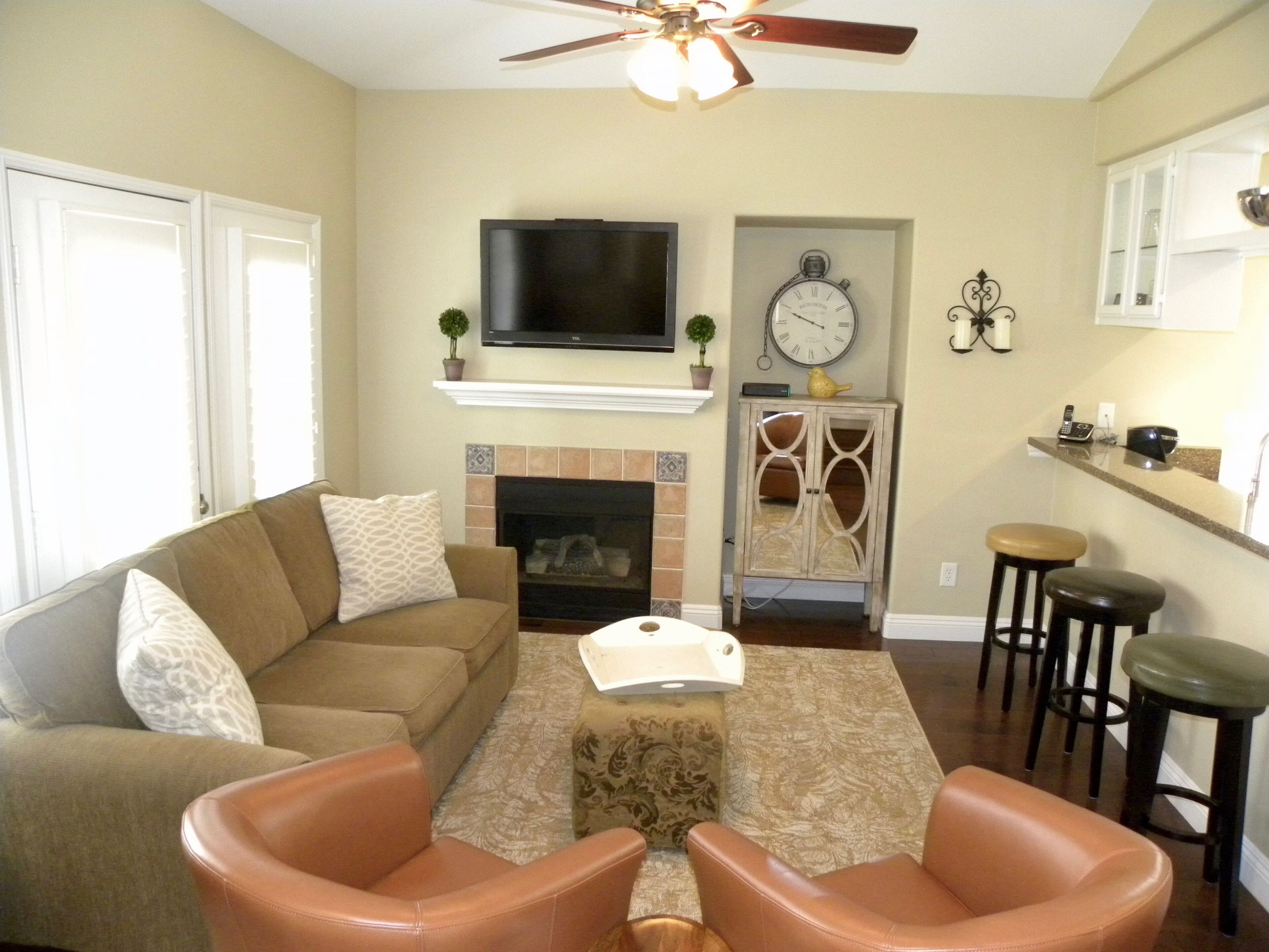 Wonderful 2 Bedroom Home In Irvine!  Great For Long Visits Or Corporate Housing. - Irvine, CA